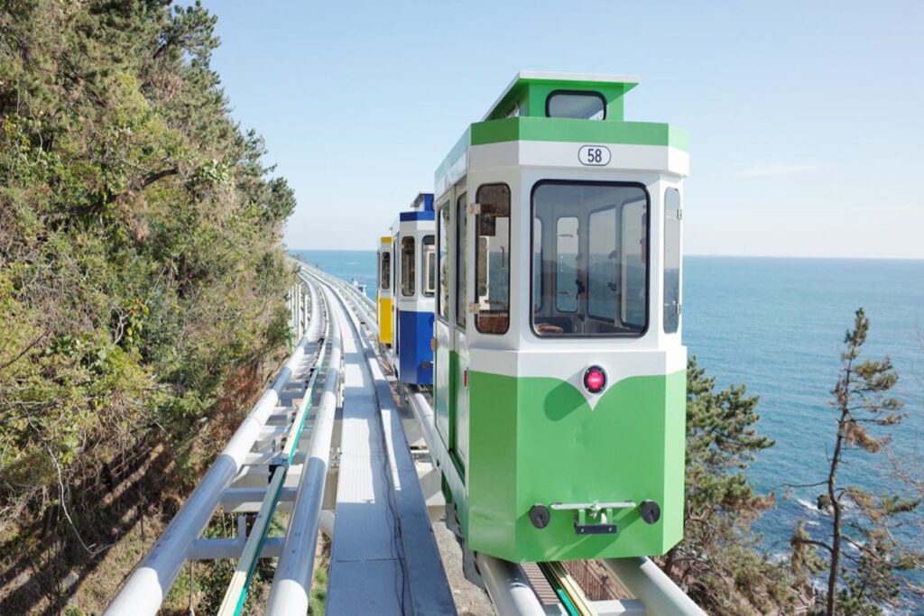 Sky capsule train, atracción popular en Busan, Corea del Sur | Invertour