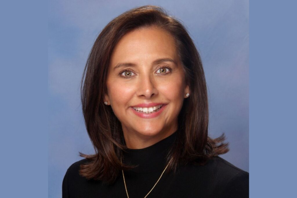 Dondra Ritzenthaler asume el liderazgo como CEO de Azamara Cruises ...